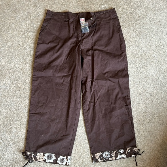 Disney | Pants & Jumpsuits | Disney Cropped Capris Subtle Mickey Design ...